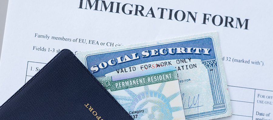 В США приостановили программу получения Green Card